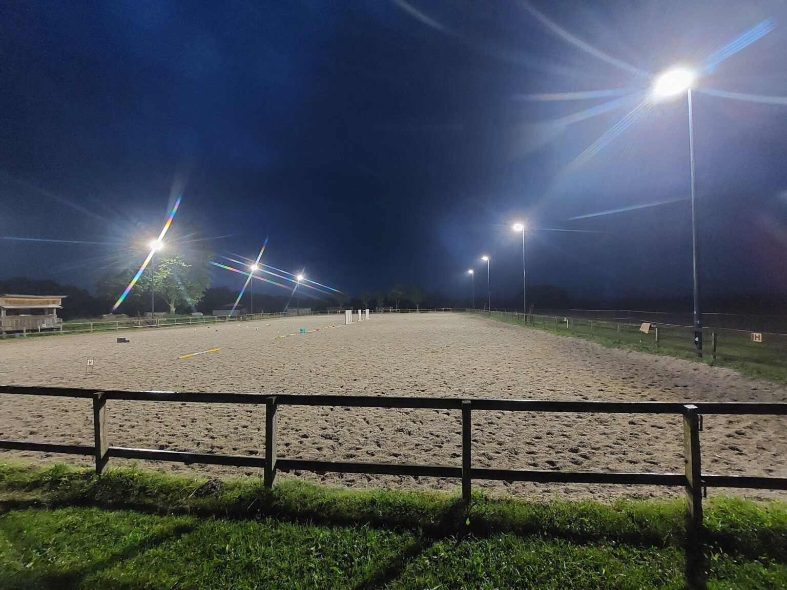 Equestrian Center Le Menusé : lighting outdoor arena – Proximal